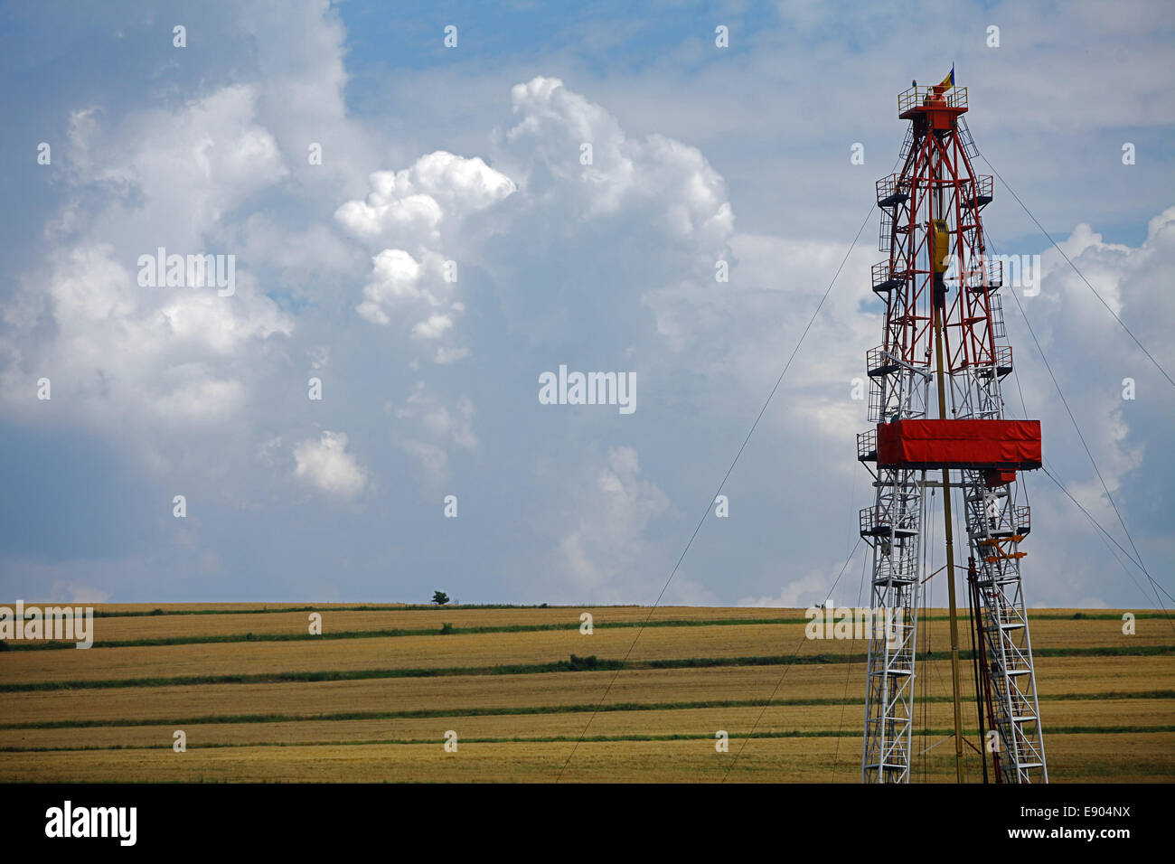 Color shot of a shale gas drilling rig on a field Stock Photo - Alamy