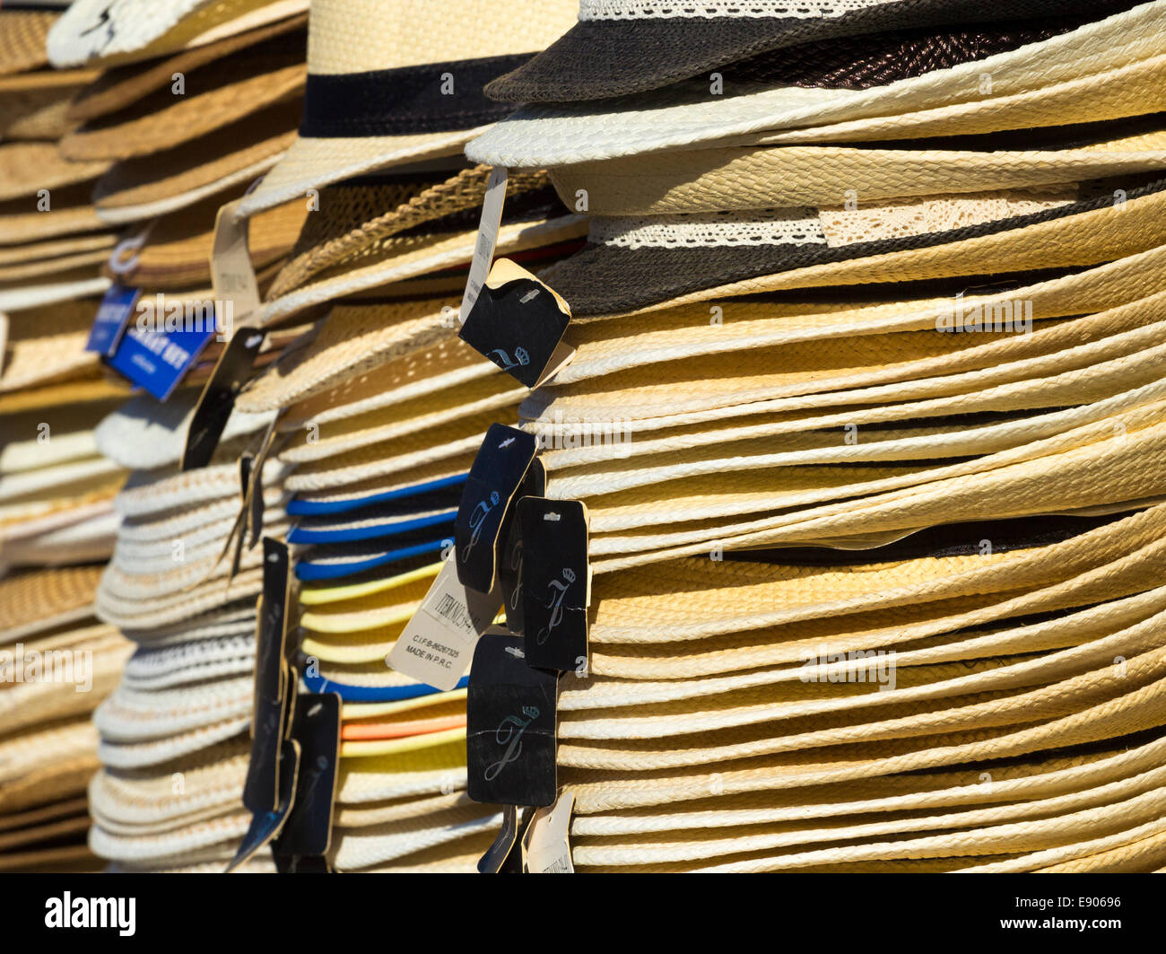 Straw hats hi-res stock photography and images - Alamy
