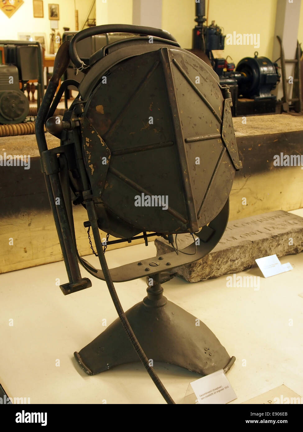 A combined portable signal and searchlight from around 1910, displayed ...