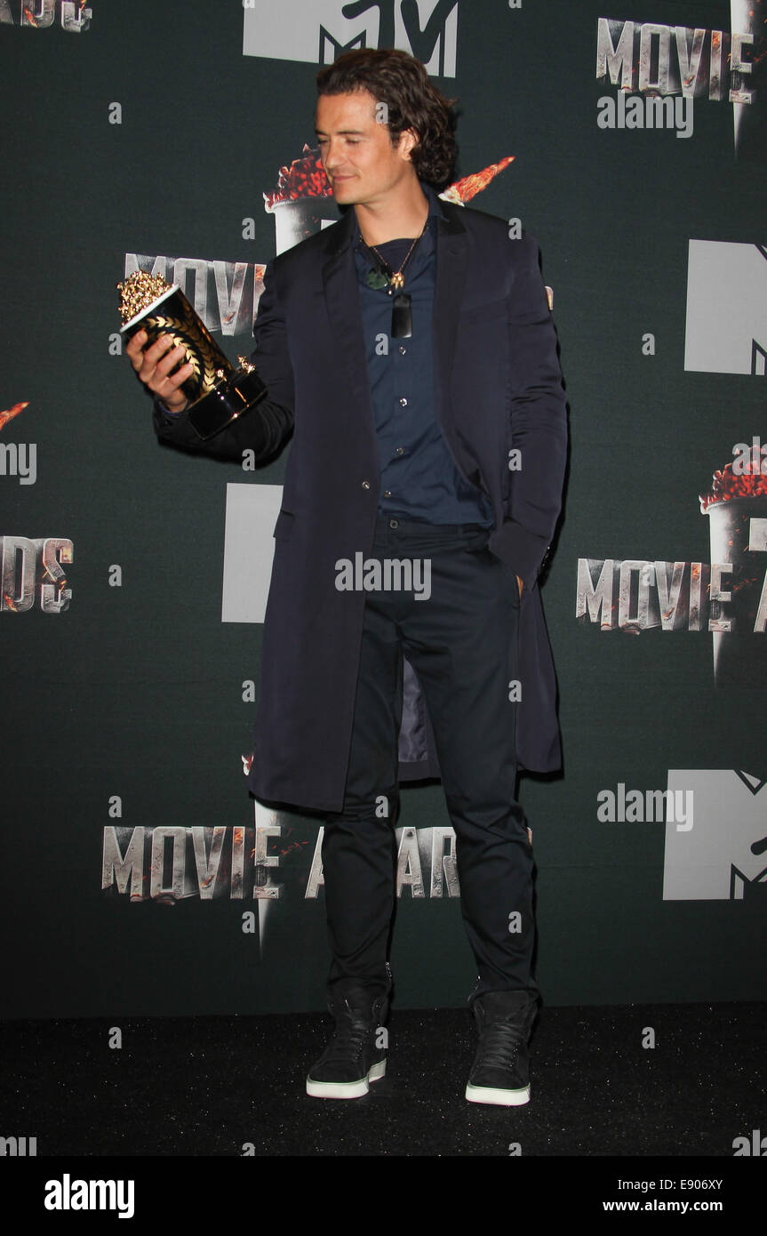 Mtv movie award trophy hi-res stock photography and images - Alamy