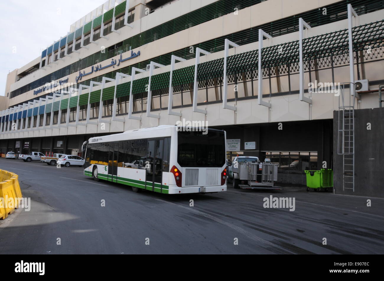 Baghdad. 16th Oct, 2014. Photo taken on Oct. 16, 2014 shows a shuttle ...