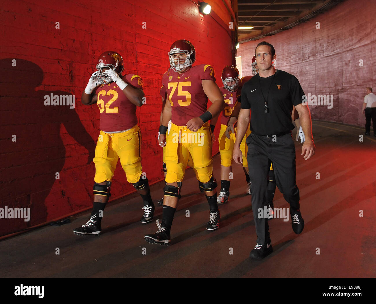 August 30, 2014, Los Angeles, CA. USC Trojans center (75) Max Tuerk ...
