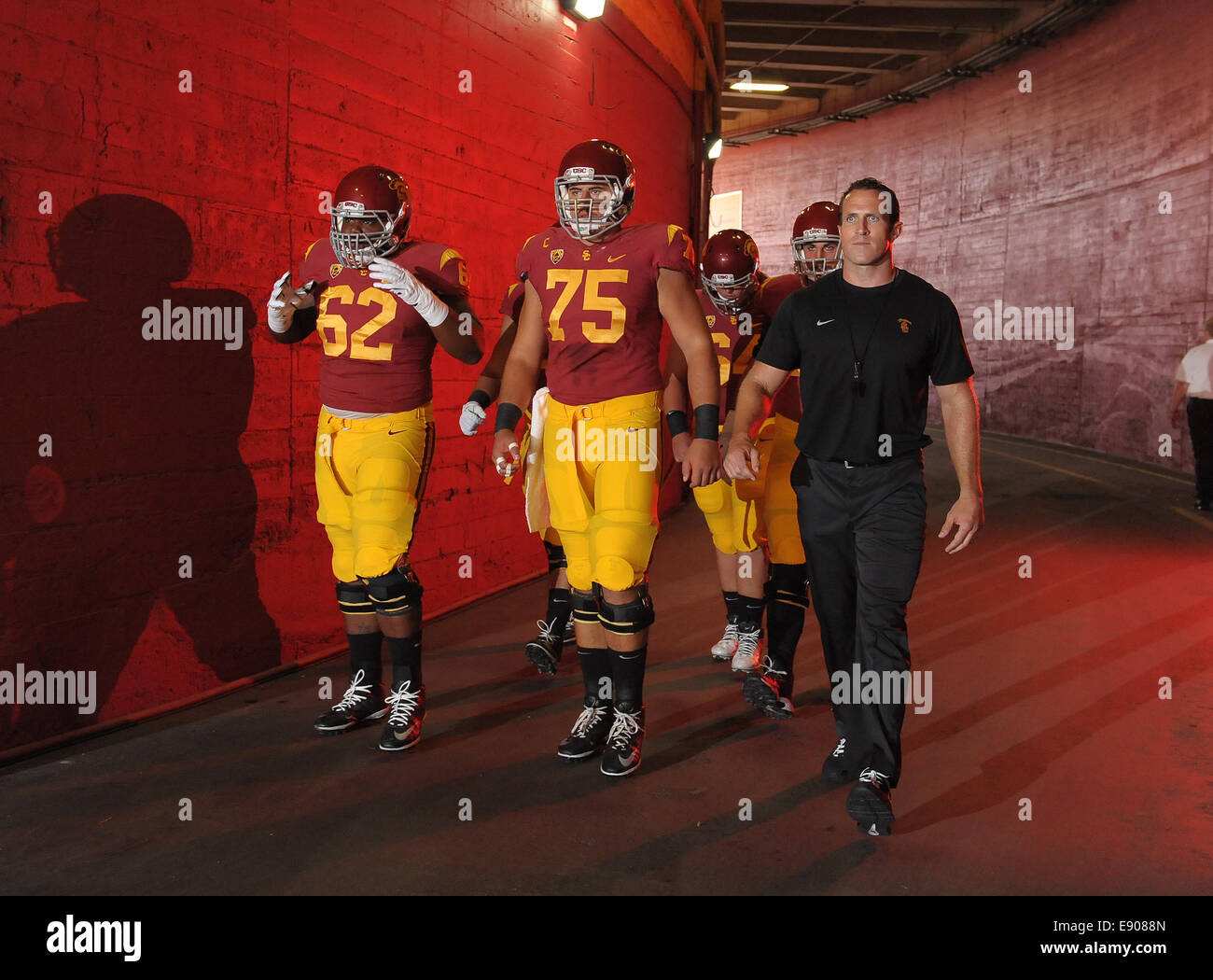 August 30, 2014, Los Angeles, CA. USC Trojans center (75) Max Tuerk ...