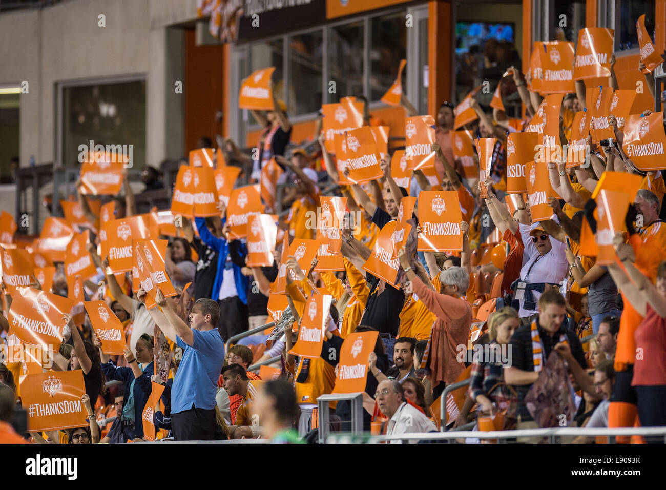 Houston, Texas, USA. 16th Oct, 2014. Fans hold up signs supporting the ...