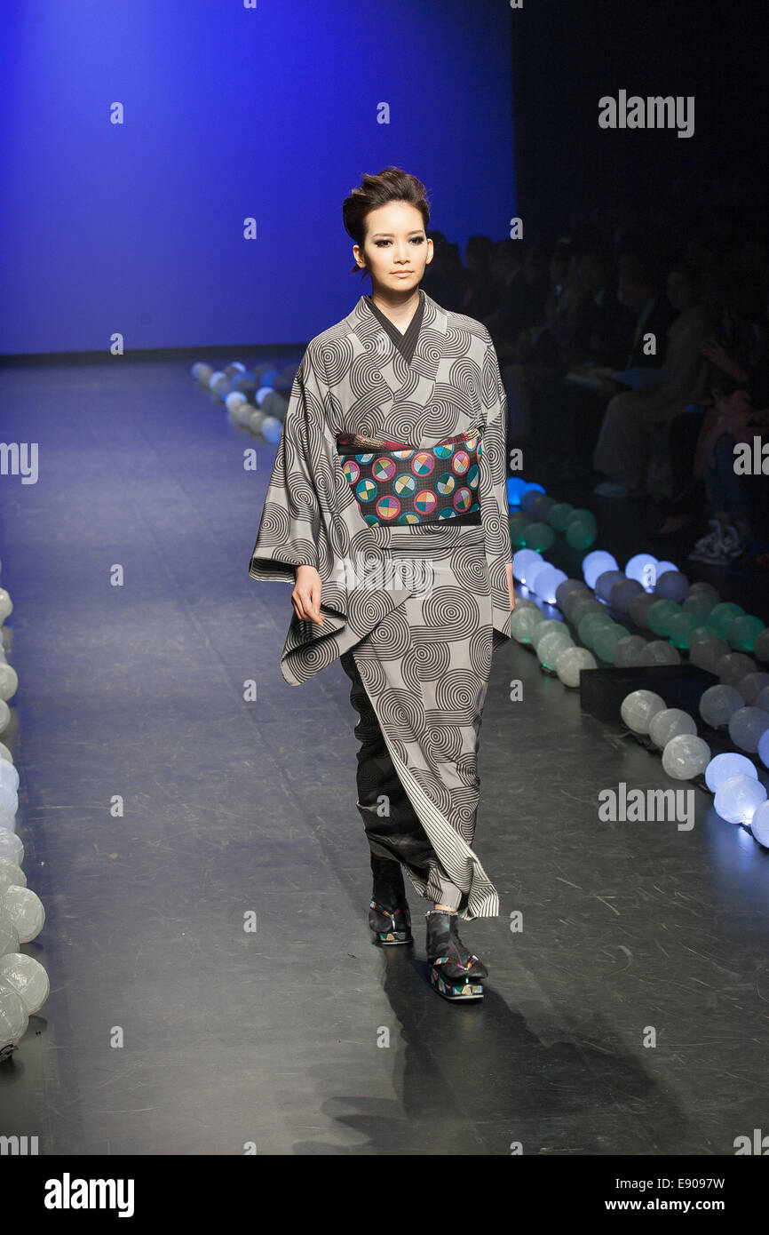 Tokyo, Japan. 16th Oct, 2014. JOTARO SAITO Spring/Summer 2015 - Tokyo Collection - Woman, Runway ...