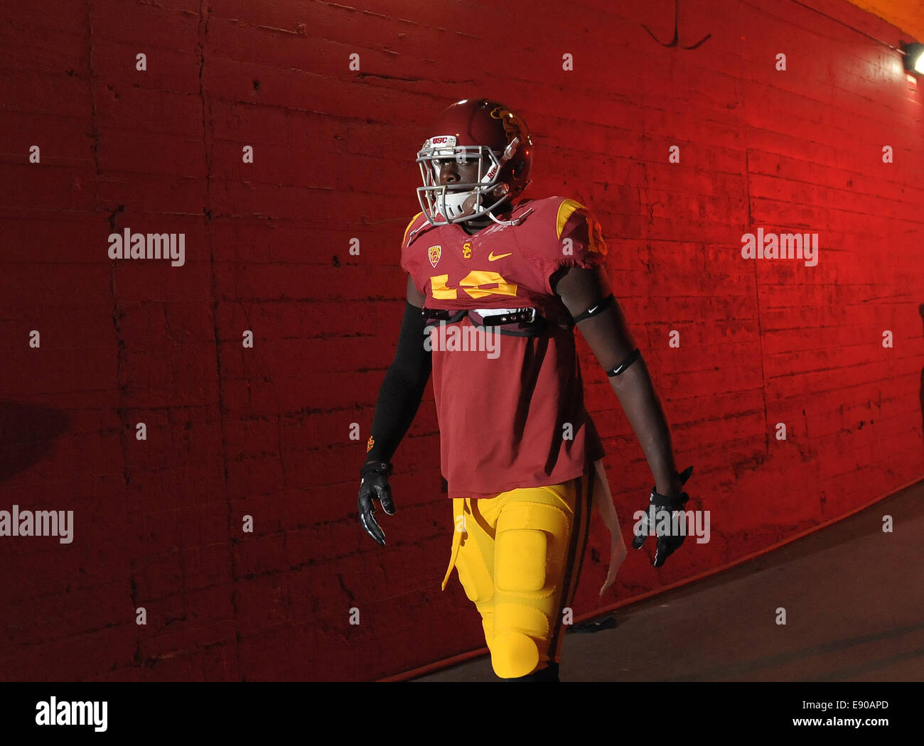 August 30, 2014, Los Angeles, CA.USC Trojans tightend (13) Bryce Dixon ...