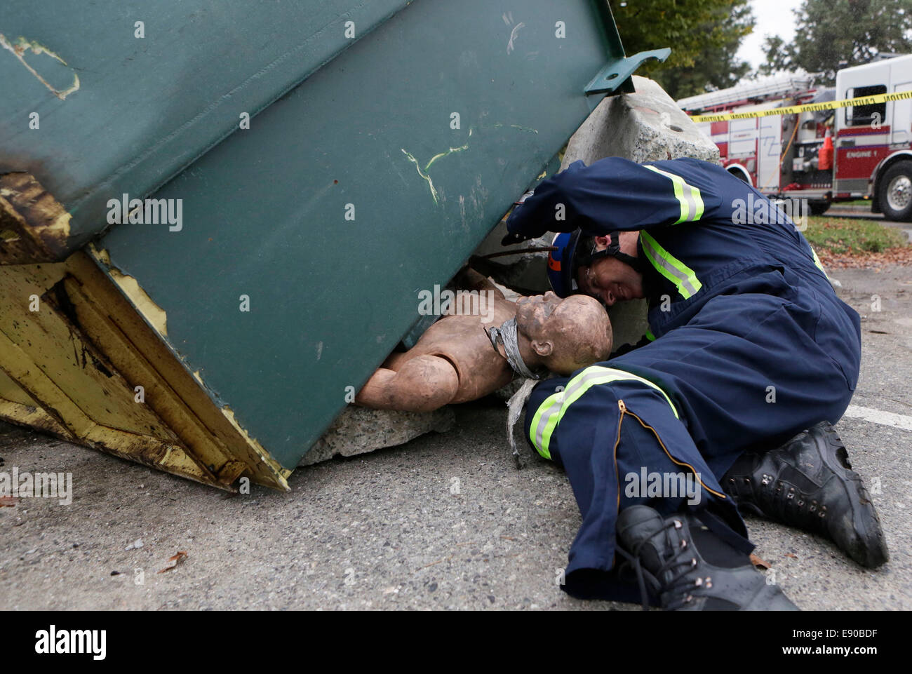 Trapped person earthquake hi-res stock photography and images - Alamy