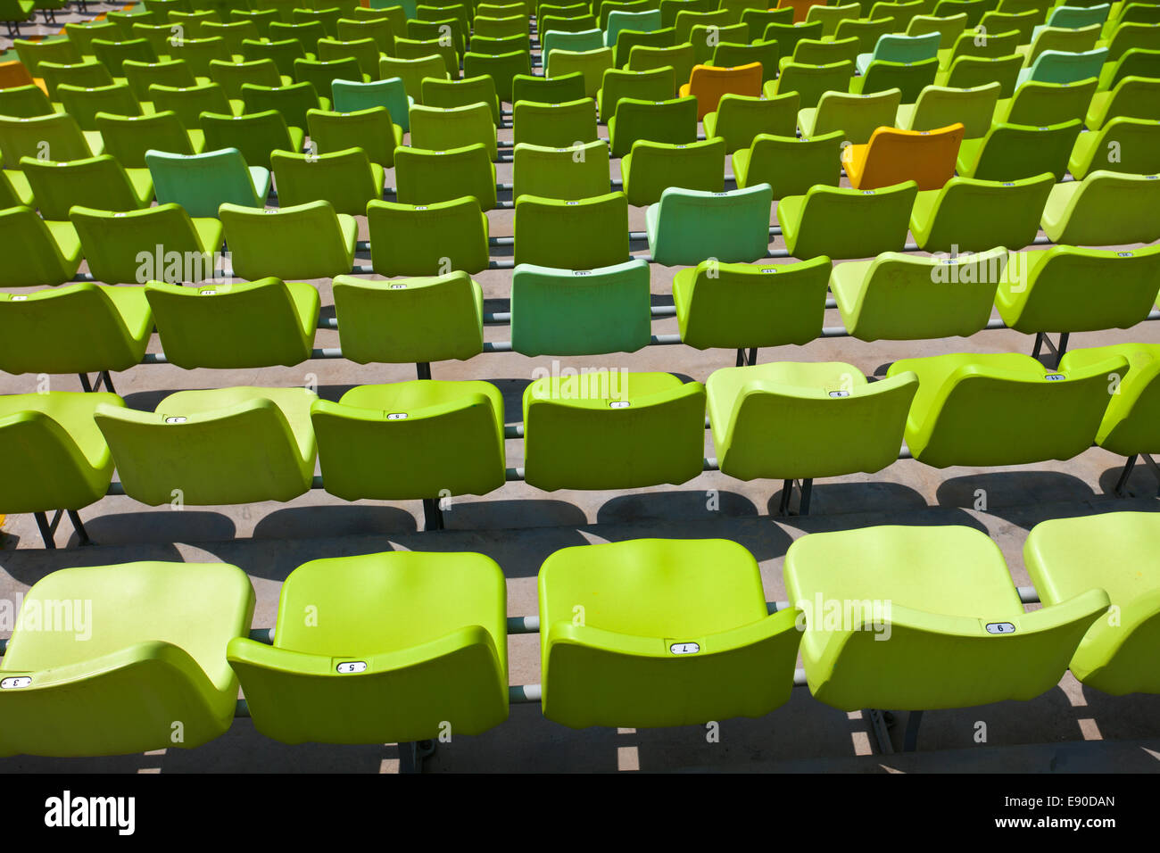Stadium seats crowd hi-res stock photography and images - Alamy