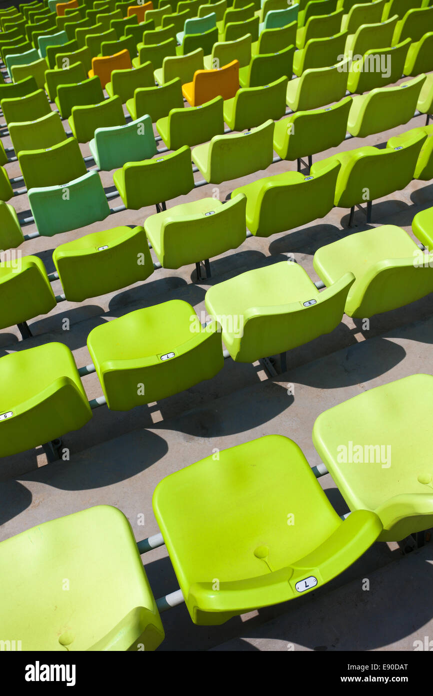 Stadium seats crowd hi-res stock photography and images - Alamy