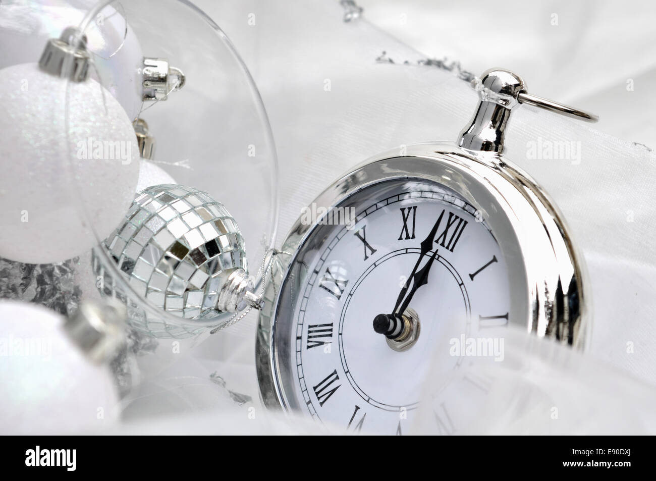 Clock retro hi-res stock photography and images - Alamy