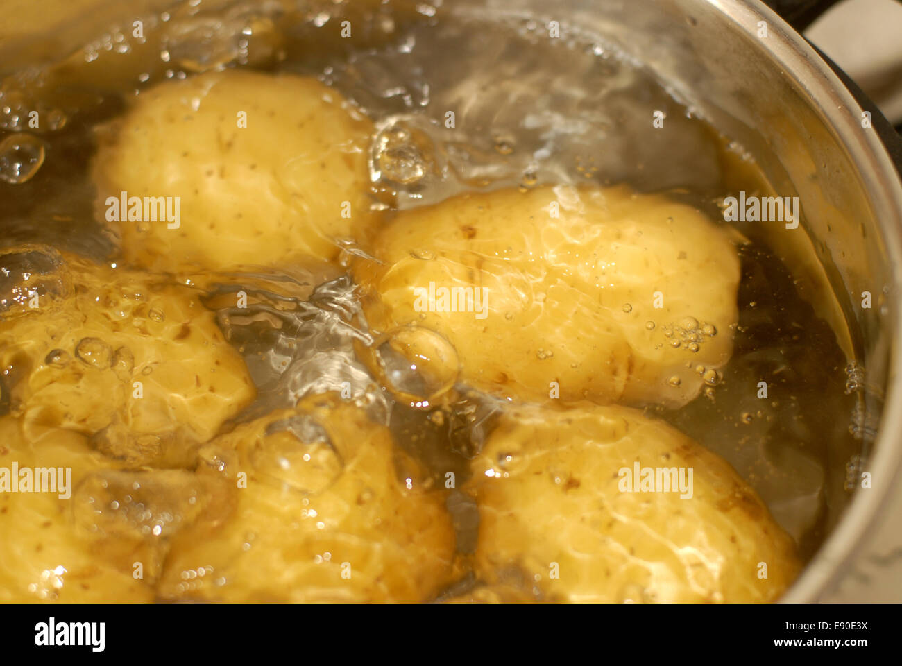 Boiling potatoes hi-res stock photography and images - Alamy
