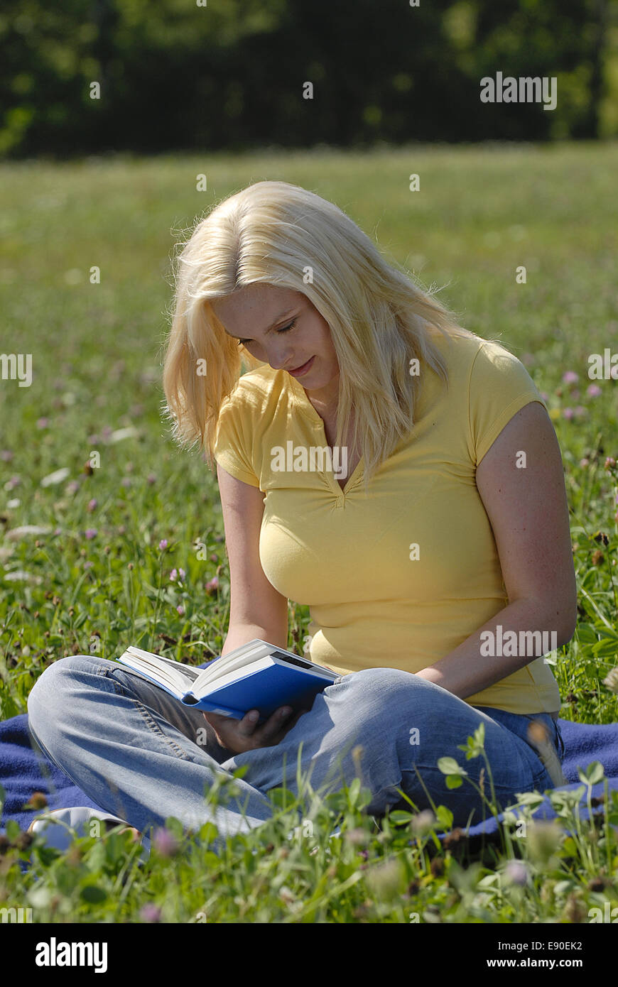 Lernen sitzen hi-res stock photography and images - Alamy