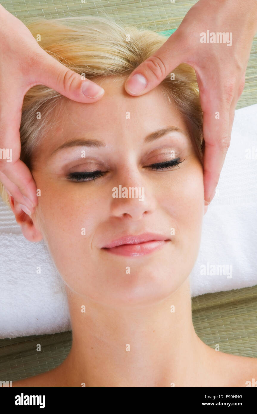 Wellnessbehandlung hi-res stock photography and images - Alamy