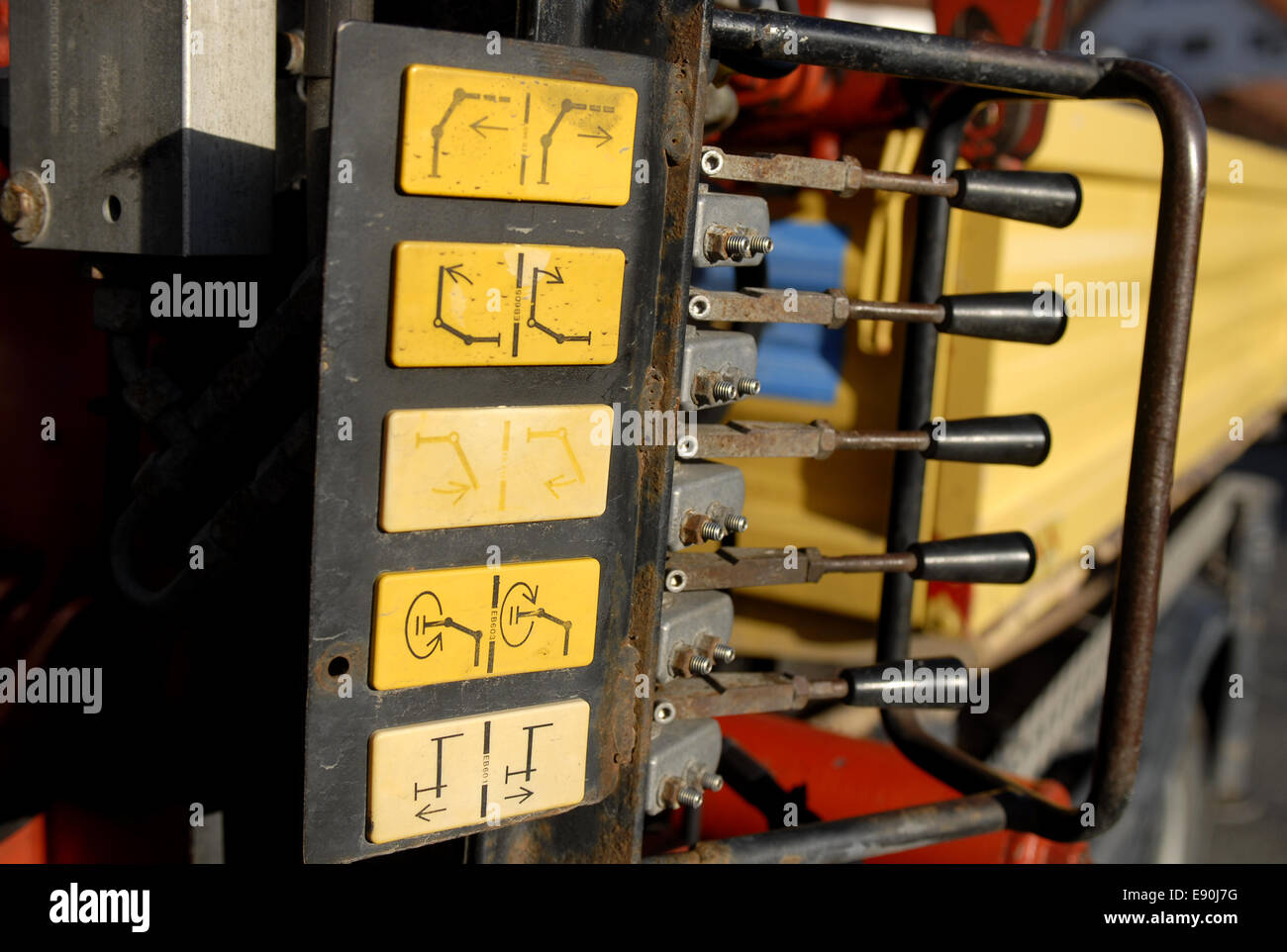 Kran auf lkw hi-res stock photography and images - Alamy