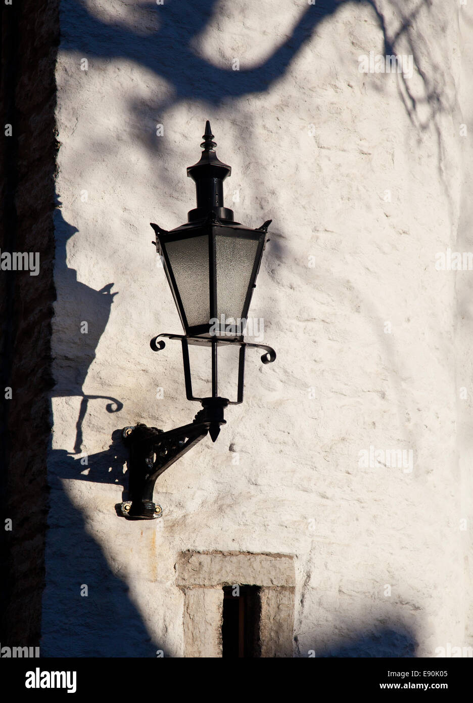 Black street lamp hi-res stock photography and images - Alamy