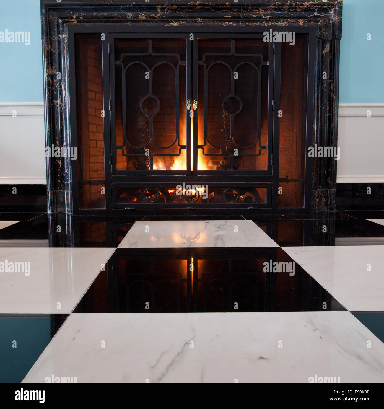 Old fashioned fireplace hi-res stock photography and images - Alamy