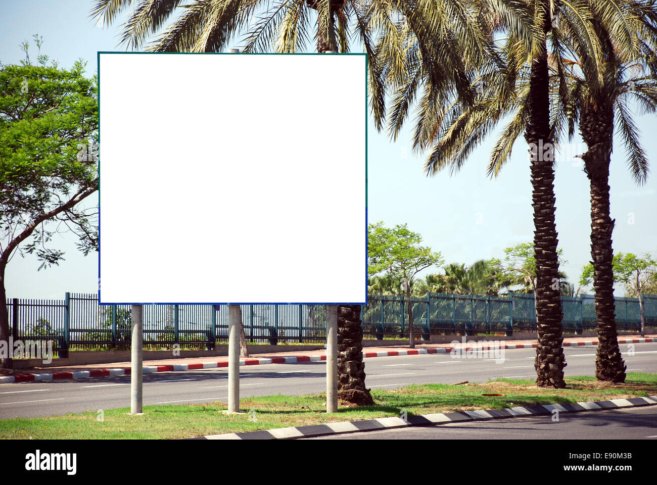 A Blank white Sign on a pole Stock Photo - Alamy