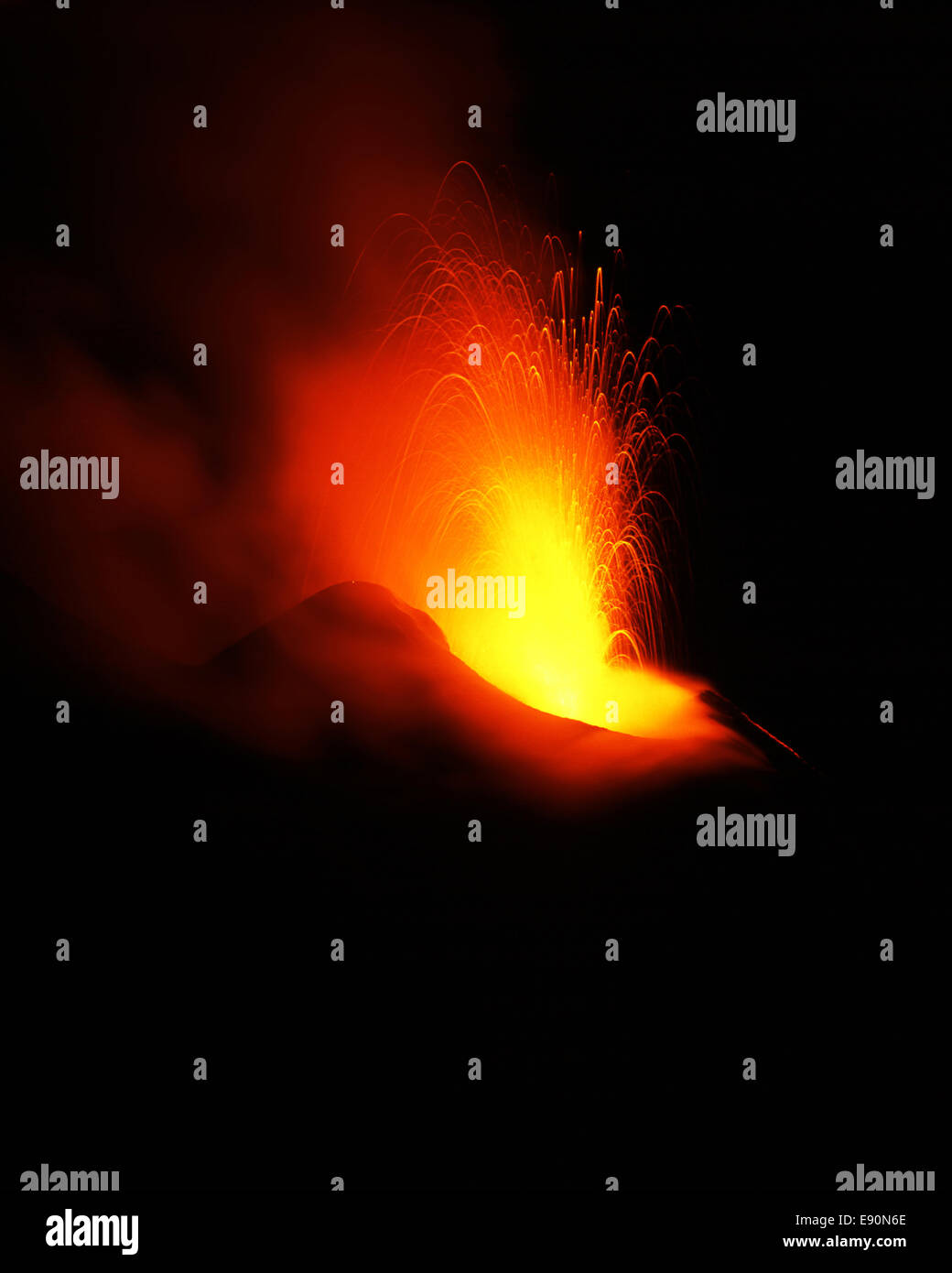 Volcán stromboli hi-res stock photography and images - Alamy