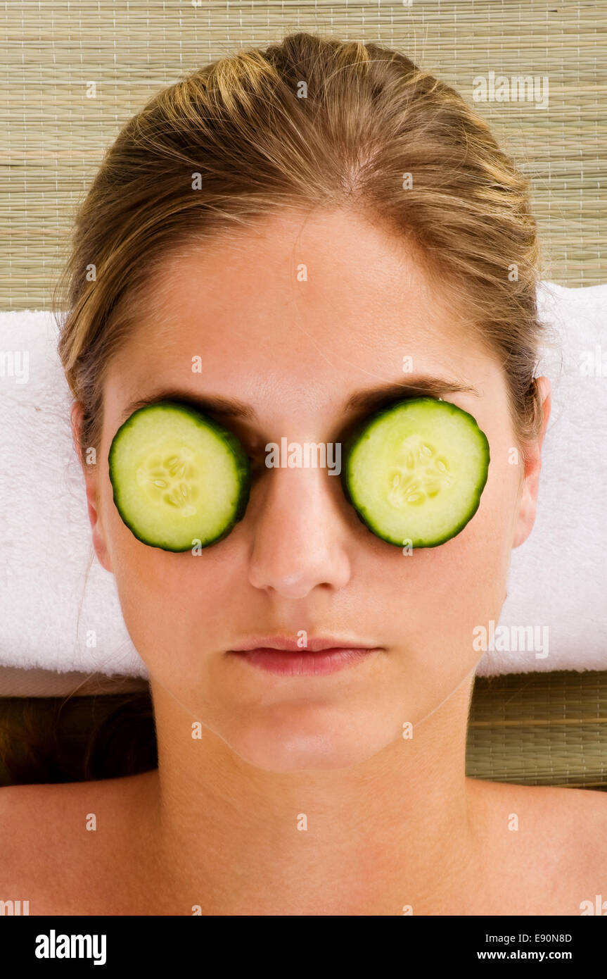 Wellnessbehandlung hi-res stock photography and images - Alamy