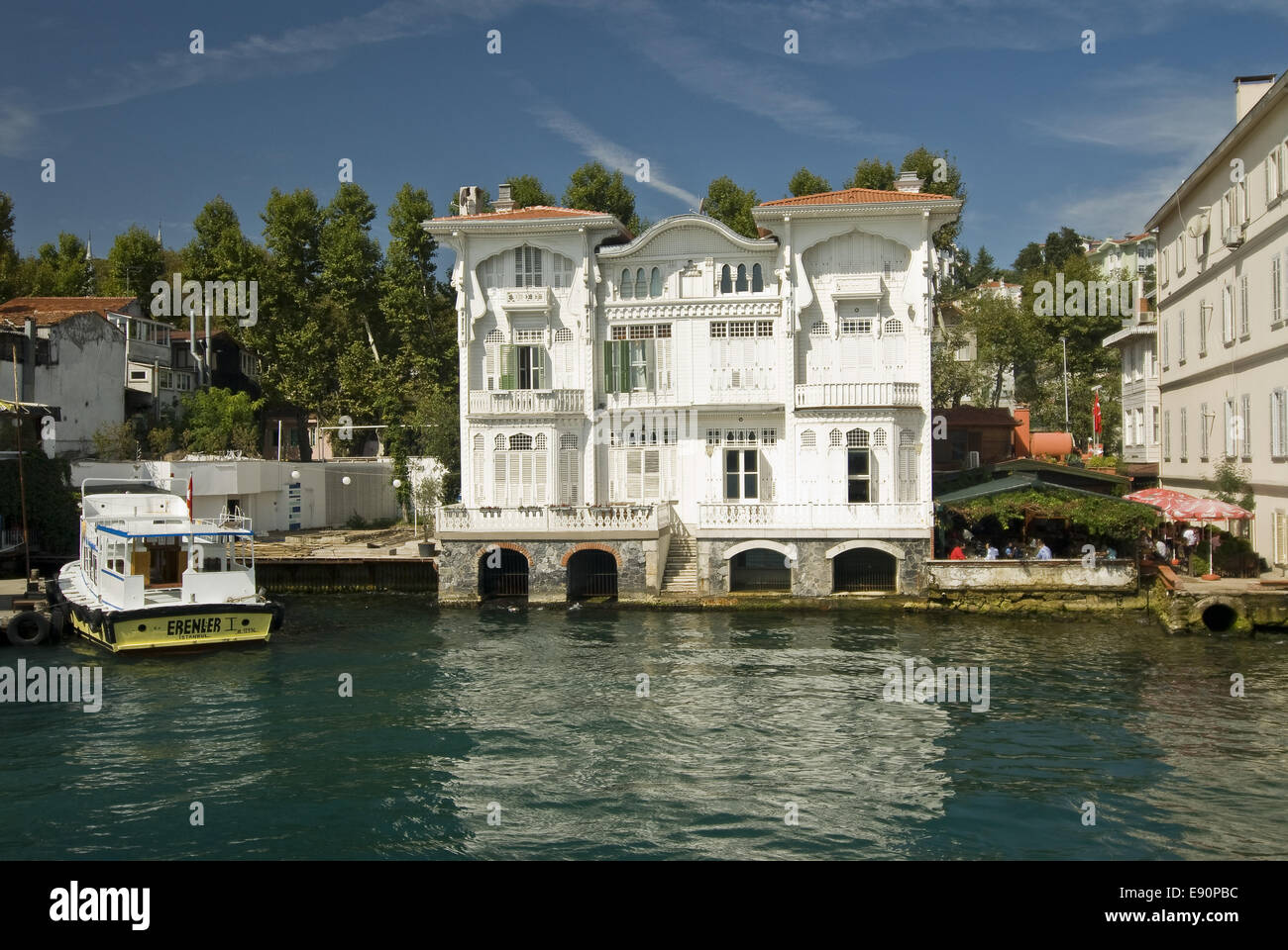 Villa white hi-res stock photography and images - Alamy