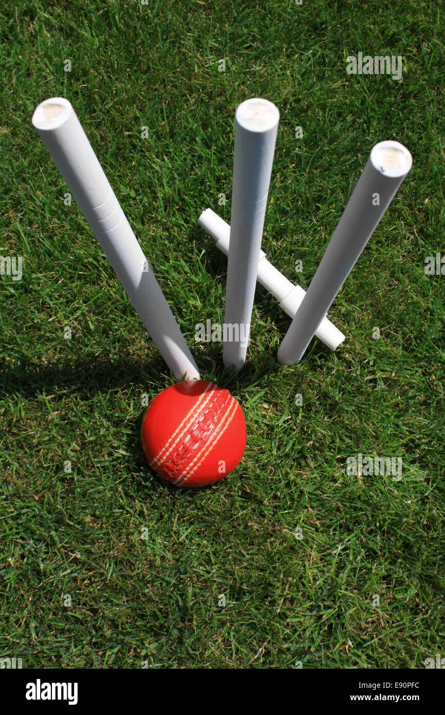 Cricket Stumps, Bail and Ball Stock Photo - Alamy
