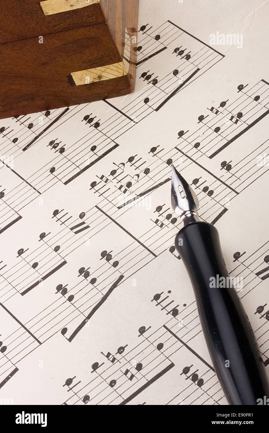 Musical notes box hi-res stock photography and images - Alamy