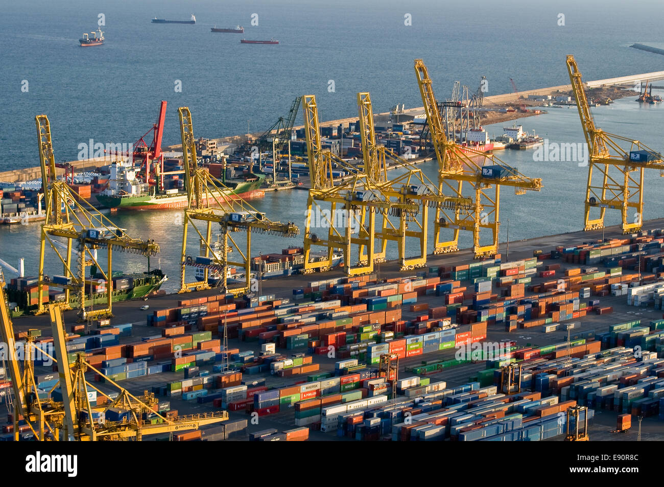 Habour of barcelona hi-res stock photography and images - Alamy