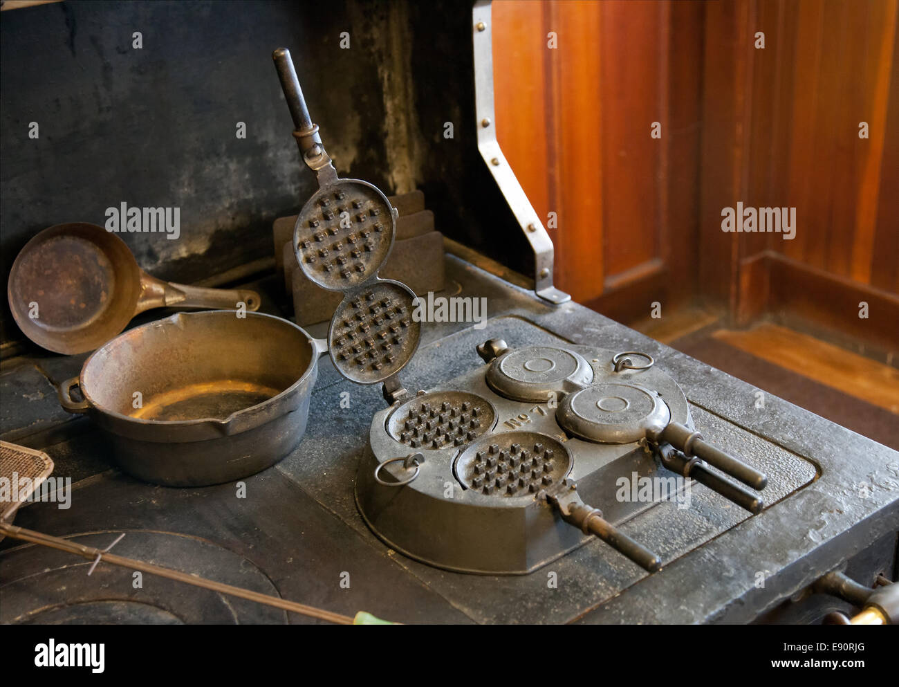Antique waffle maker hi-res stock photography and images - Alamy