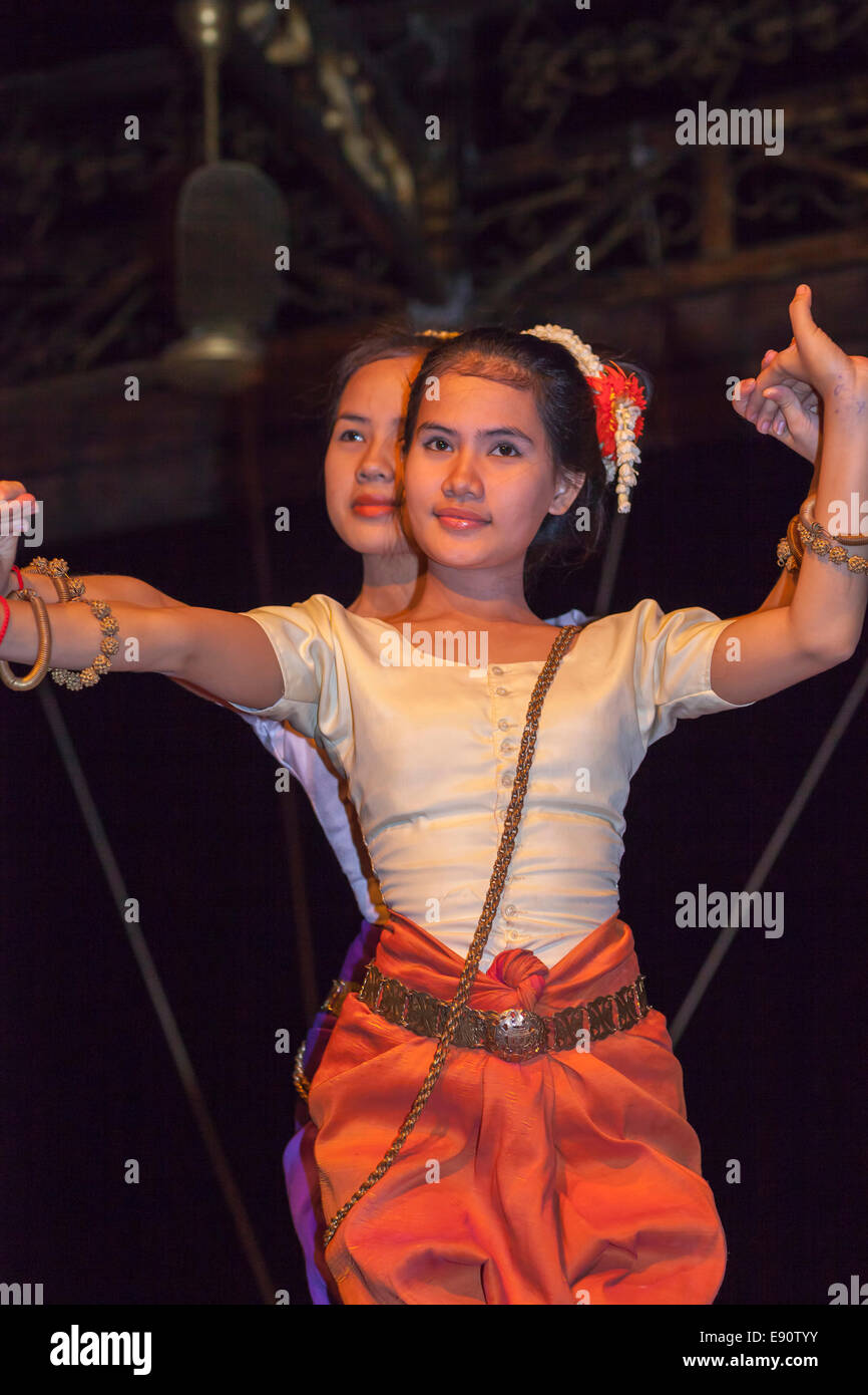 Traditional dance at cambodian hi-res stock photography and images - Alamy