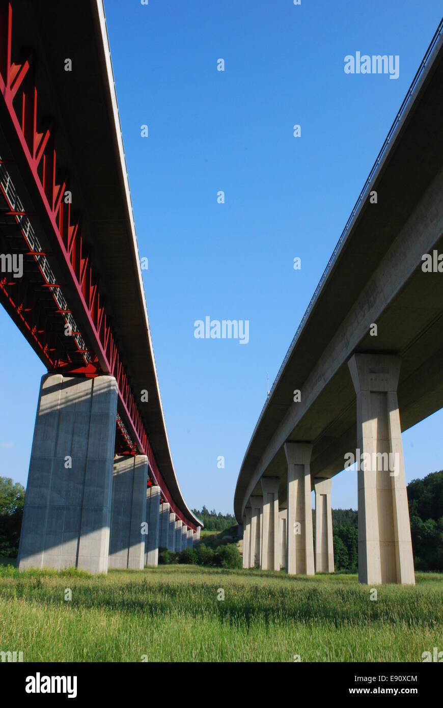 Bridgerailway bridge hi-res stock photography and images - Alamy