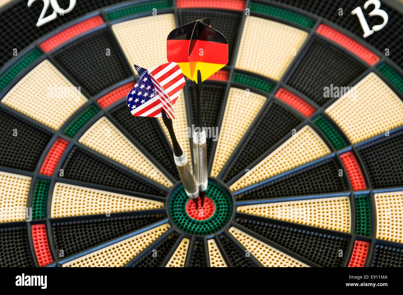 Dart pfeil hi-res stock photography and images - Alamy