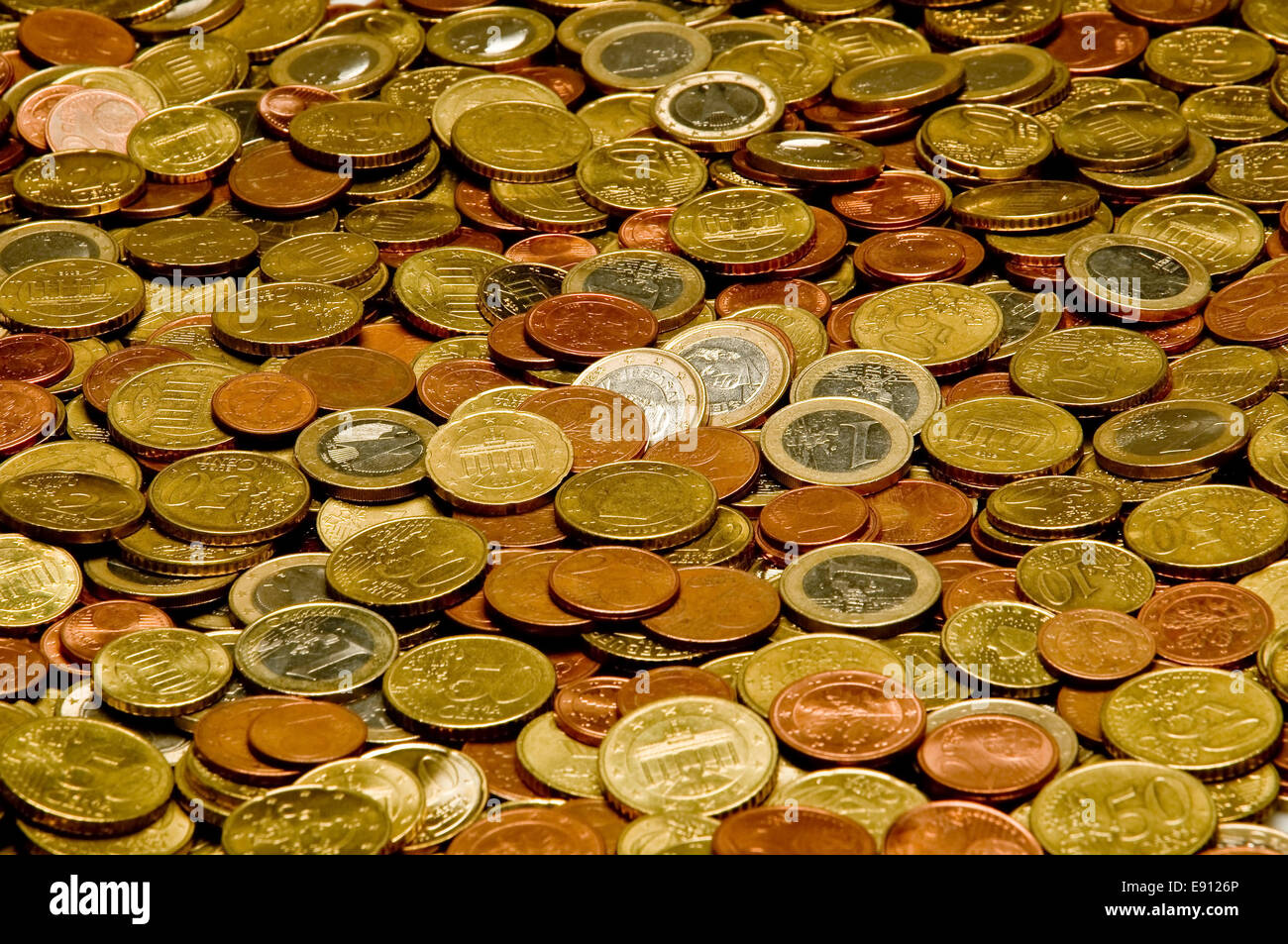 Haufen geld hi-res stock photography and images - Alamy