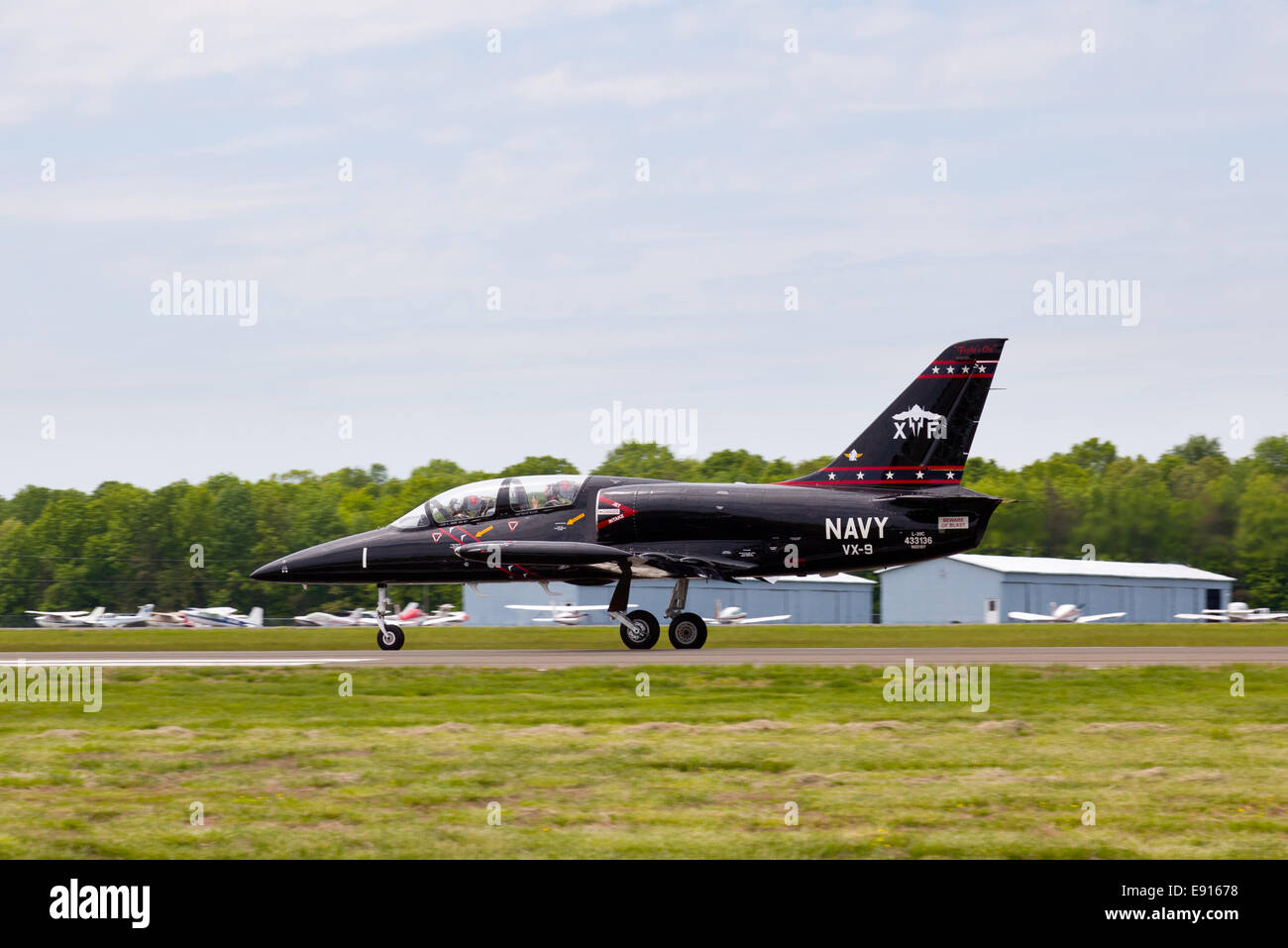 Fighter jet take off hi-res stock photography and images - Alamy