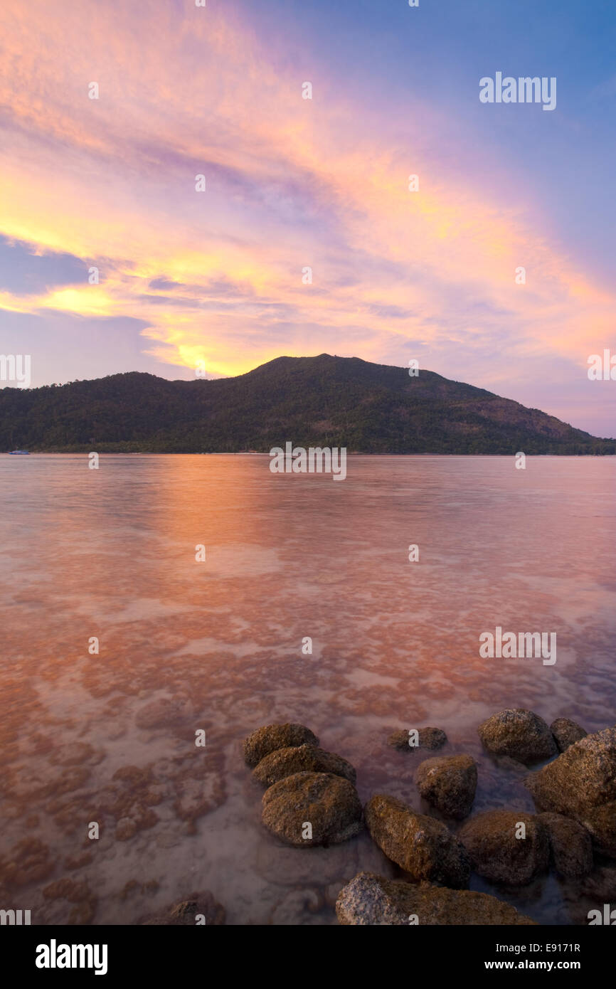 Underwater rocks hi-res stock photography and images - Alamy