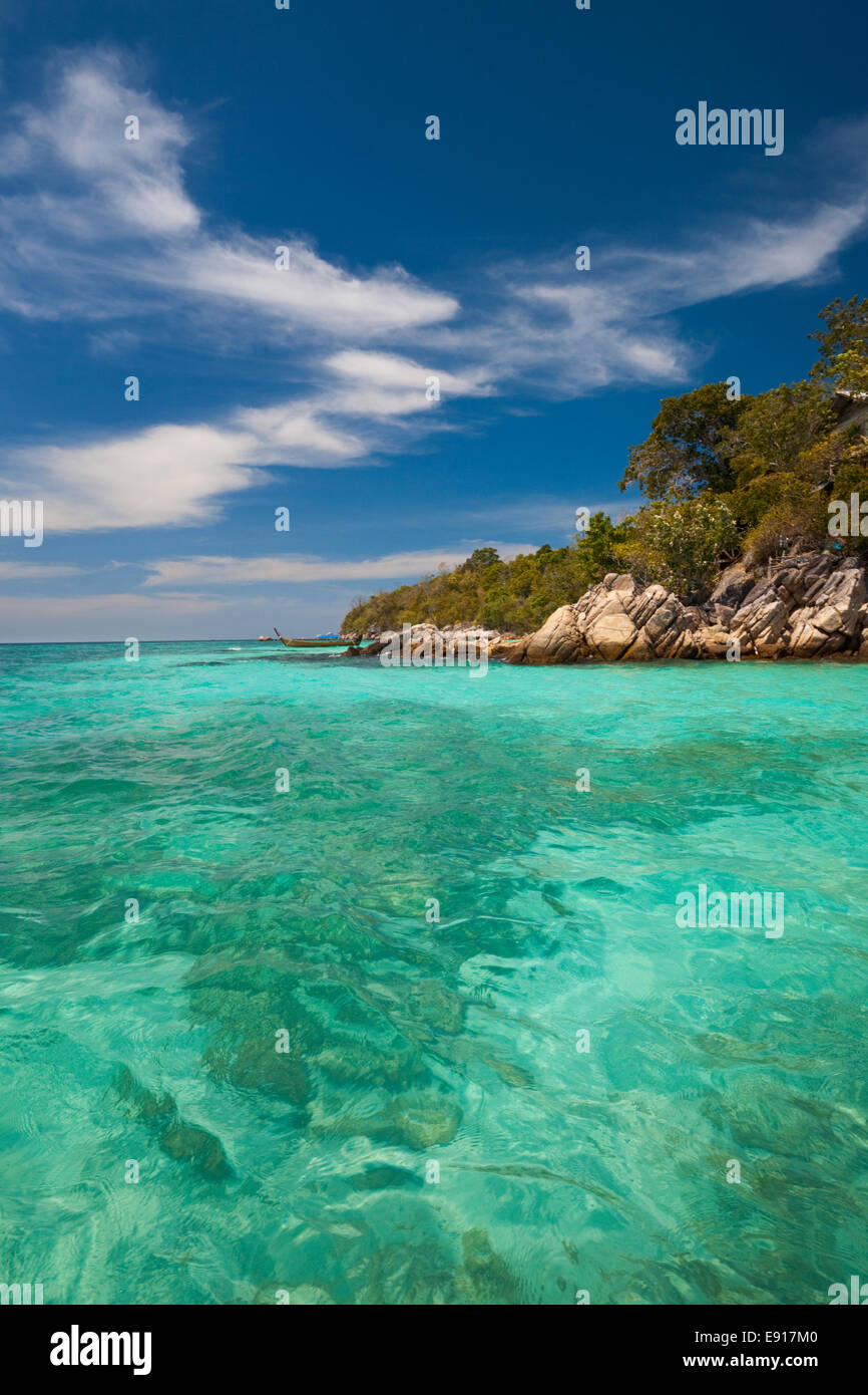 Jungle and clear sky hi-res stock photography and images - Alamy