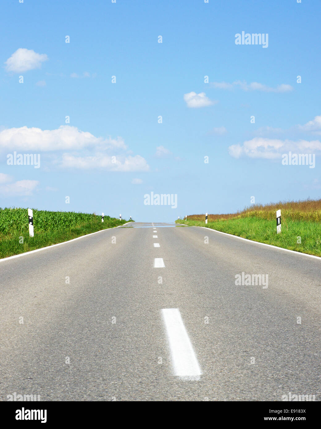 Horizon auto hi-res stock photography and images - Alamy