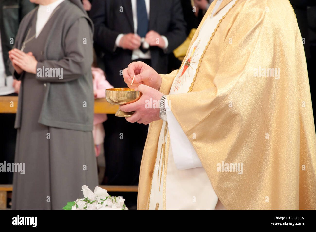 Catholic communion priest hi-res stock photography and images - Alamy