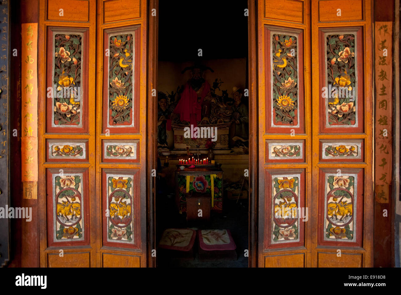 Chinese Temple Doors Altar Stock Photo - Alamy