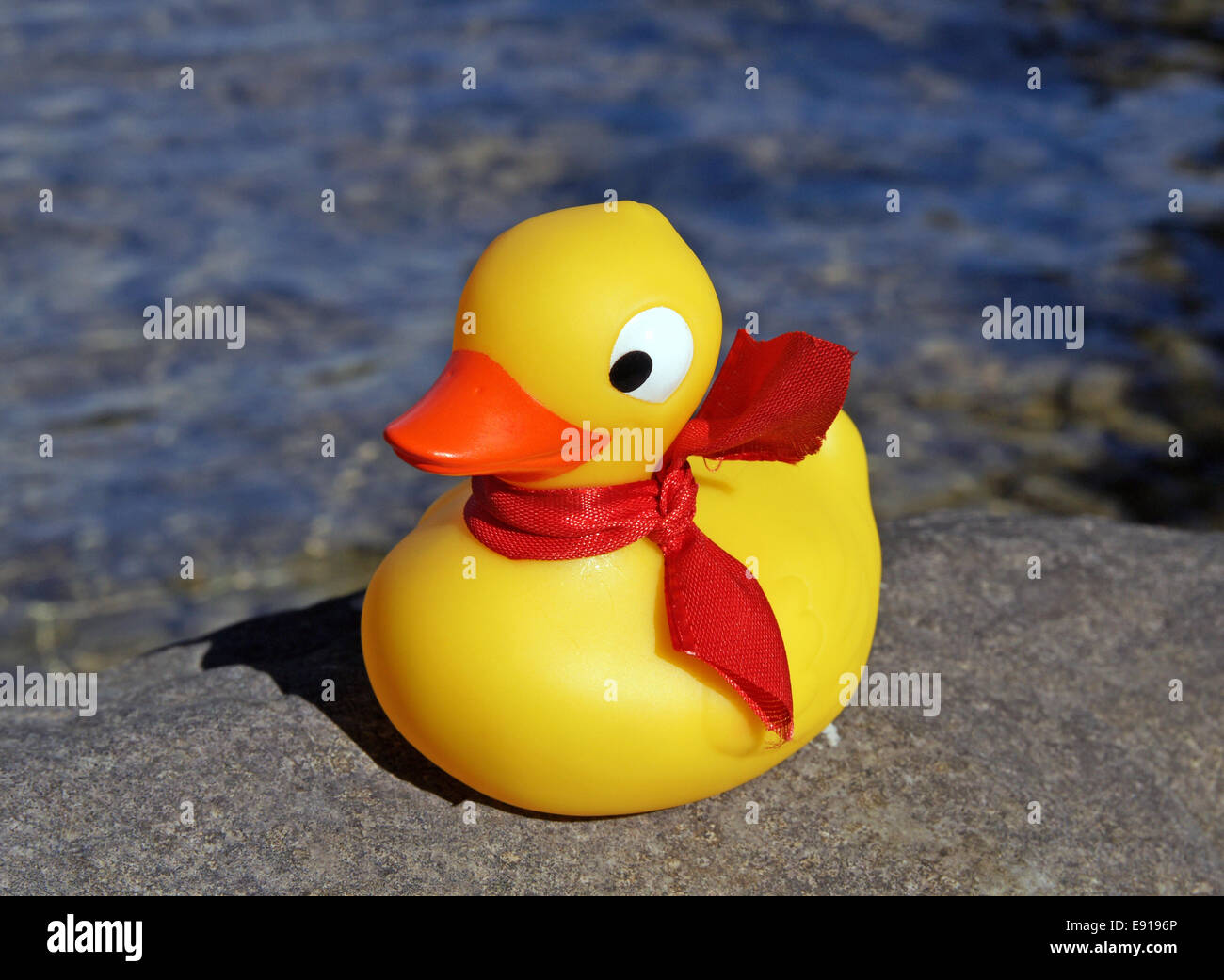 Kinder schwimmen am strand hi-res stock photography and images - Alamy