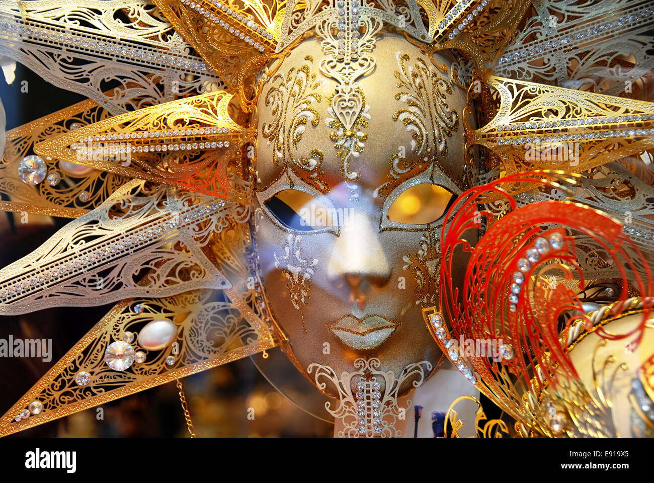 Golden mask hi-res stock photography and images - Alamy