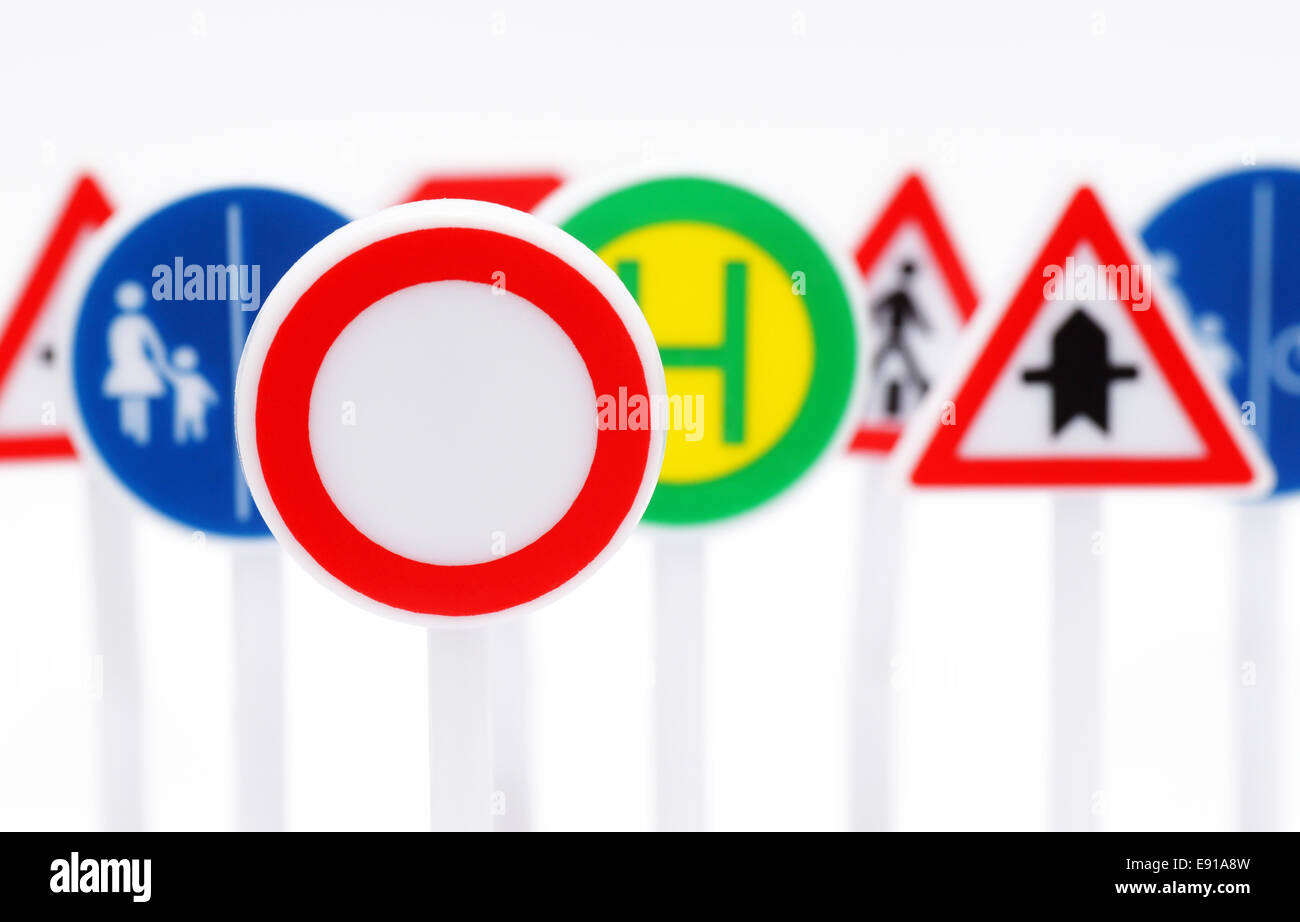 Lkw verkehrszeichen hi-res stock photography and images - Alamy