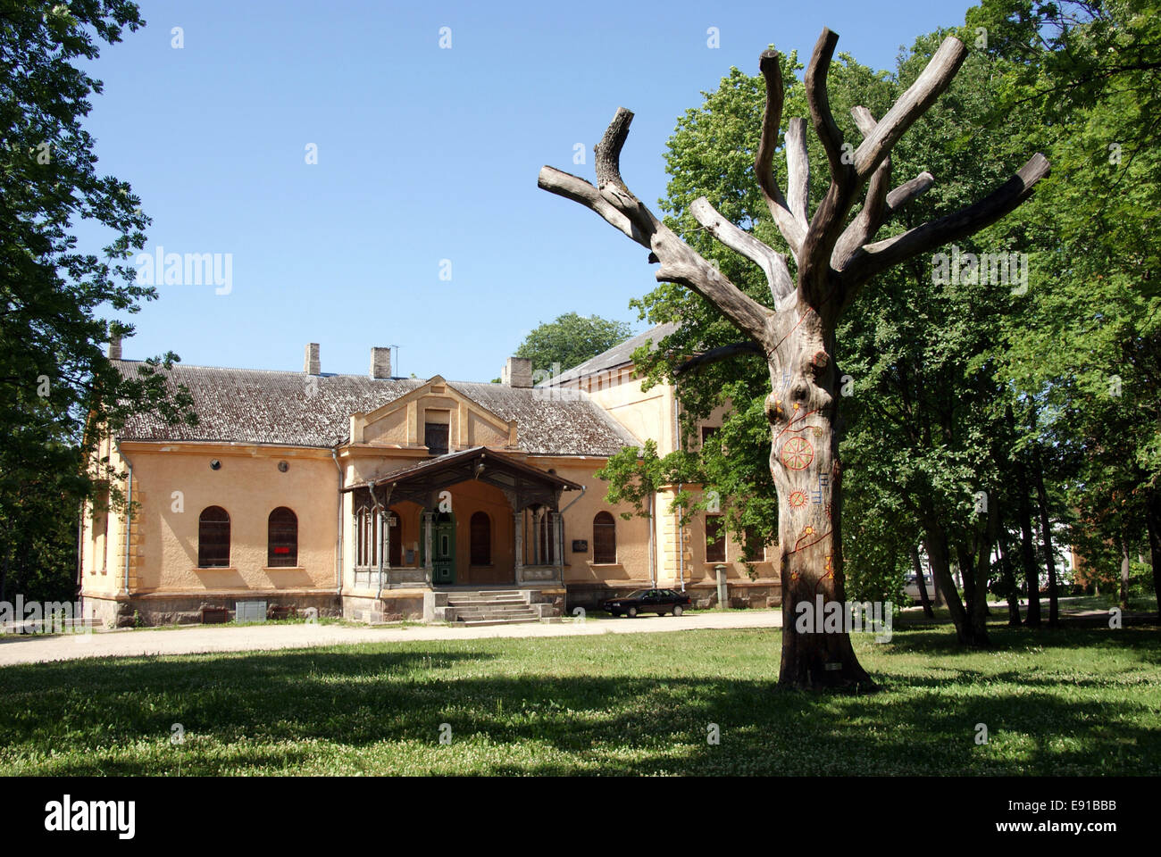 house and tree Stock Photo - Alamy