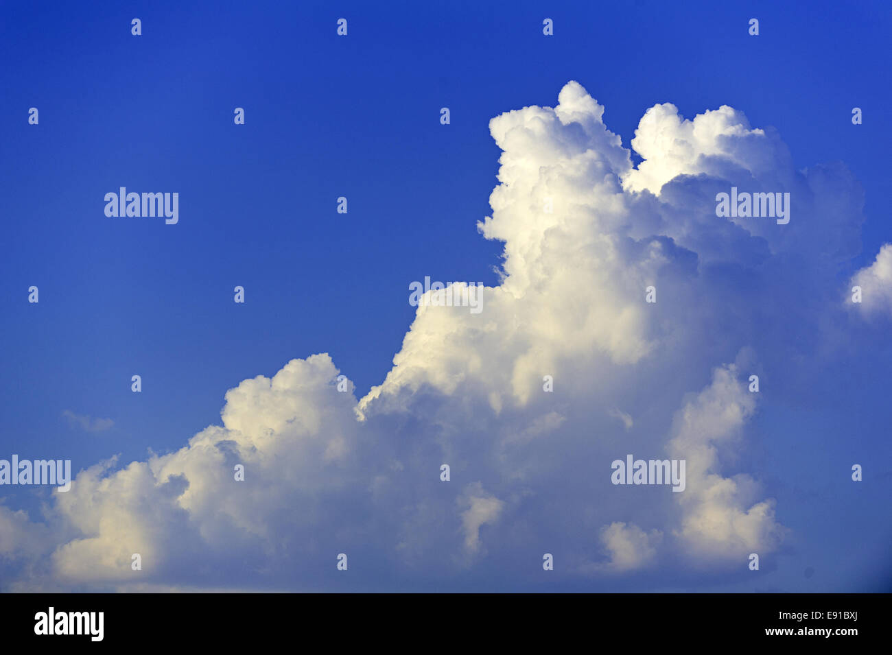 Kumuluswolke hi-res stock photography and images - Alamy