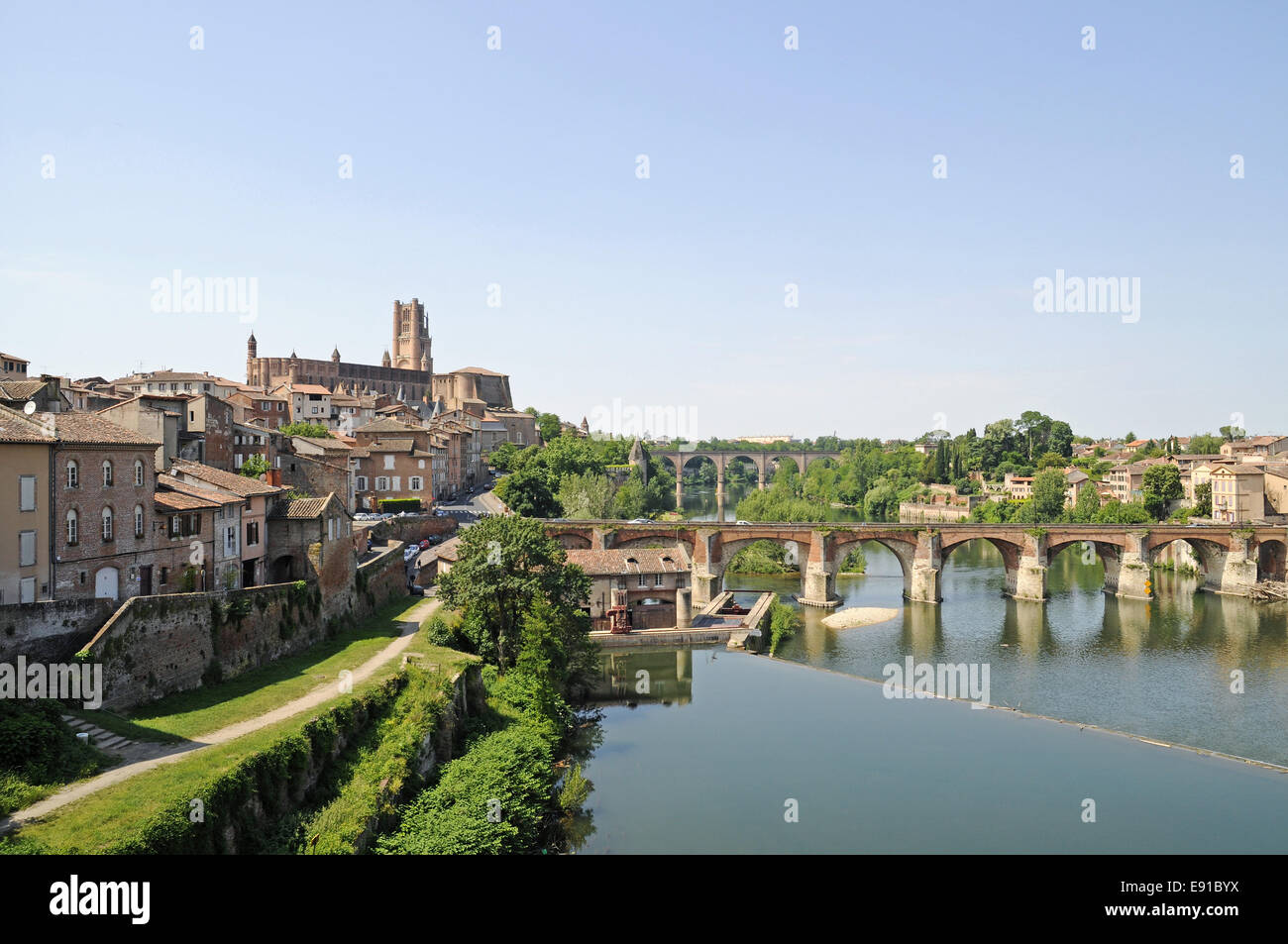 Bodies of water cathedral hi-res stock photography and images - Alamy
