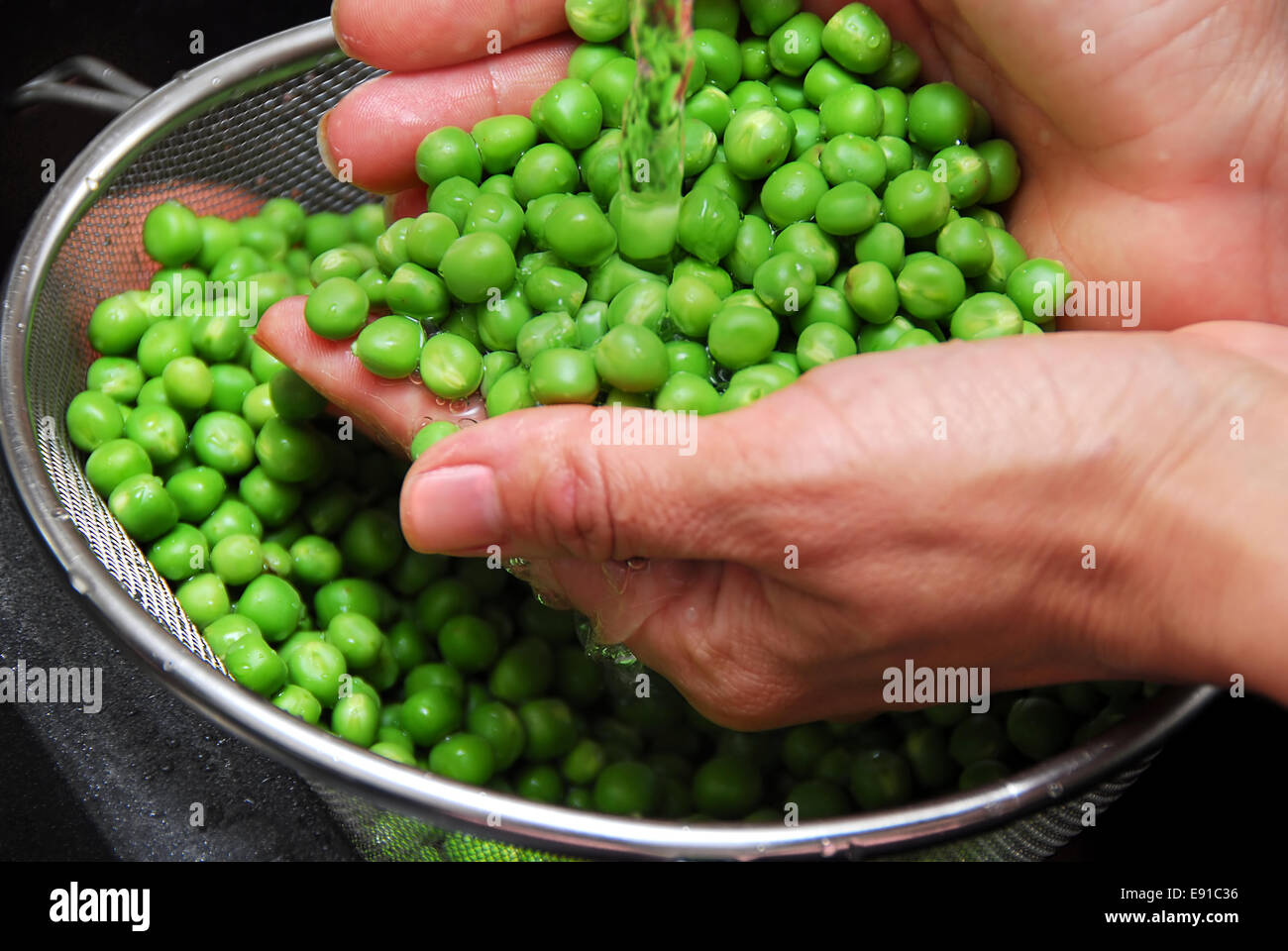 Rinsing green peas Stock Photo - Alamy