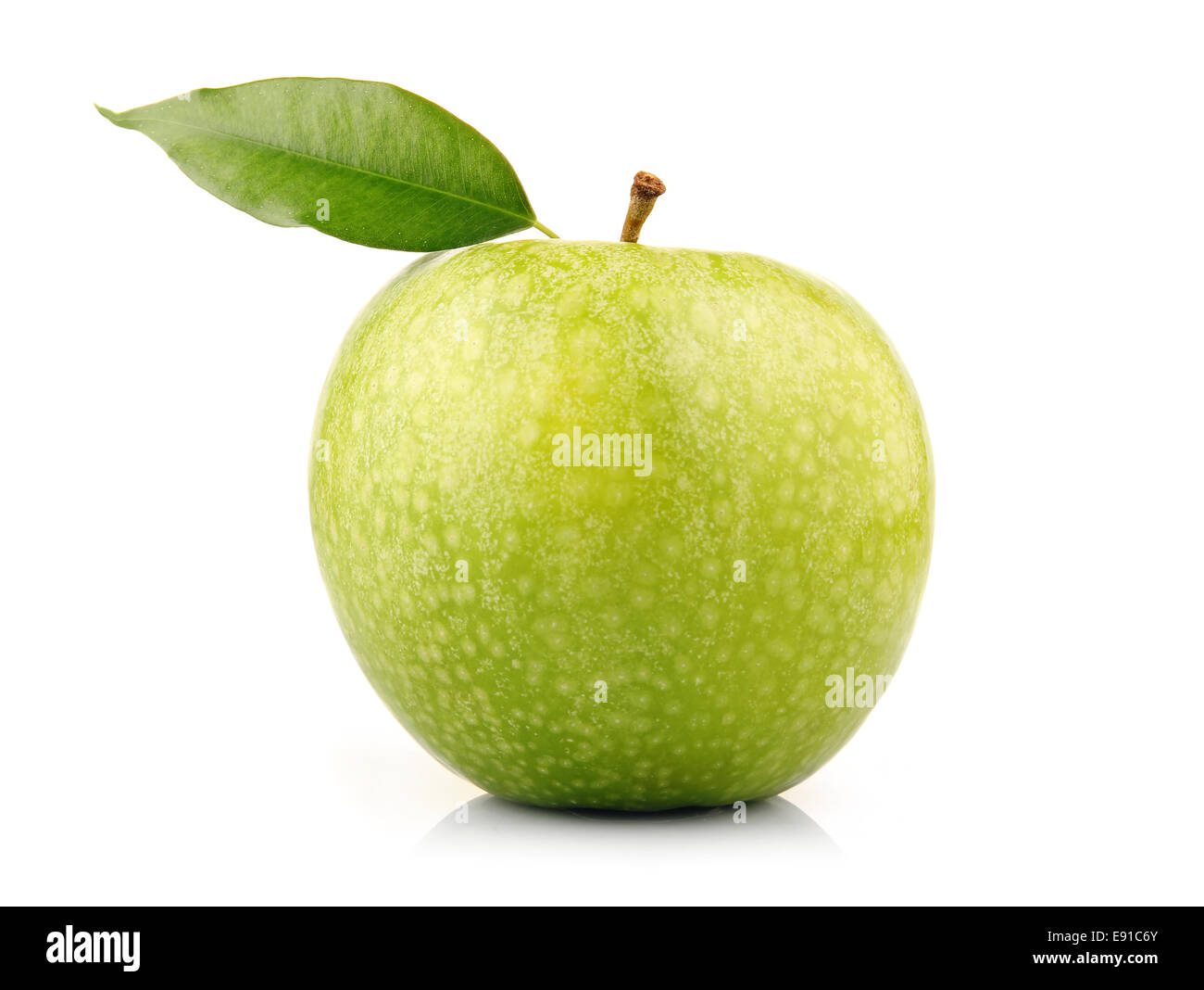 Ripe green apple fruit with leaf isolated Stock Photo - Alamy