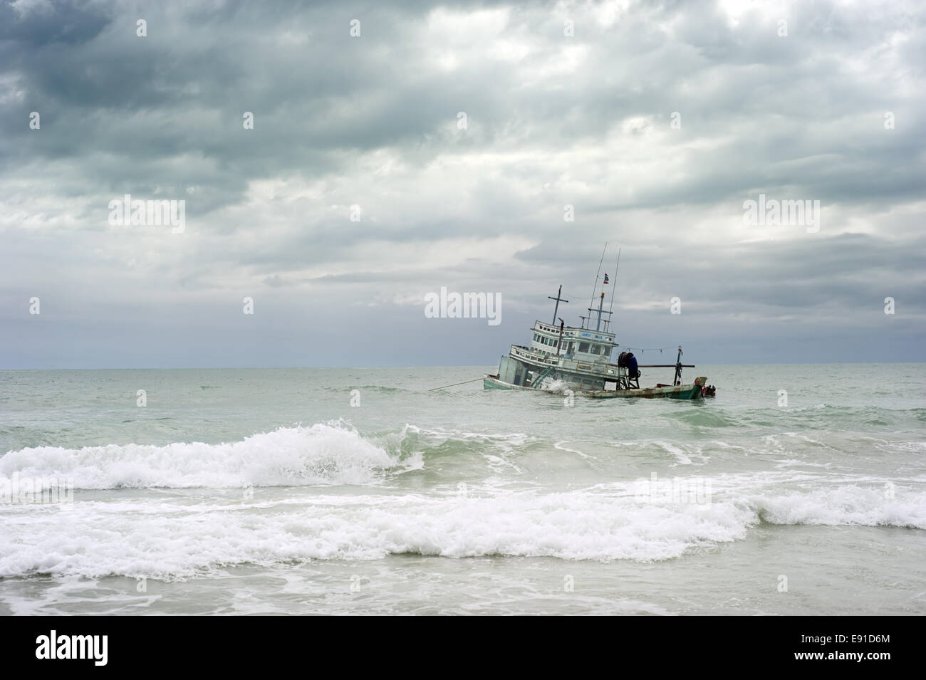 Accident sea wreck wreckage hi-res stock photography and images - Alamy