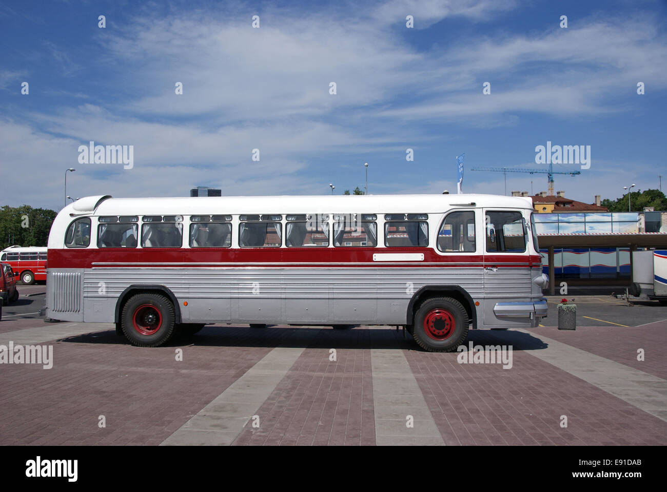 The old bus Stock Photo - Alamy