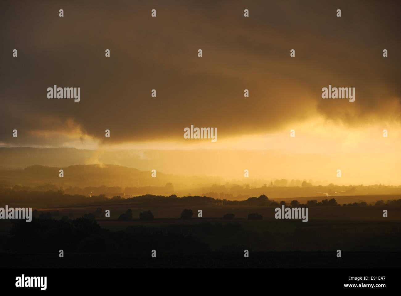 Thundery hi-res stock photography and images - Alamy