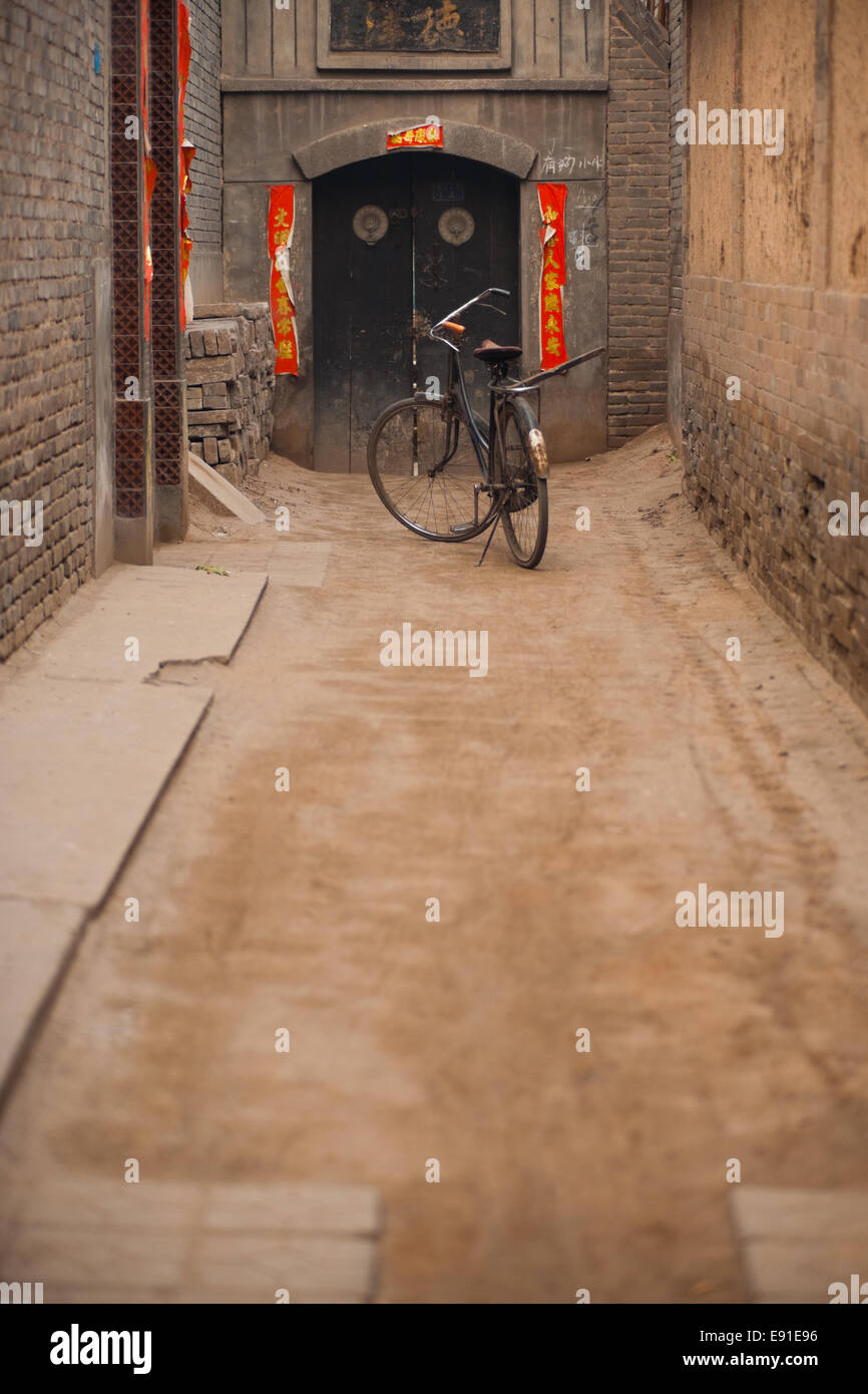 Ancient Chinese Alleyway Bike Pingyao Stock Photo - Alamy